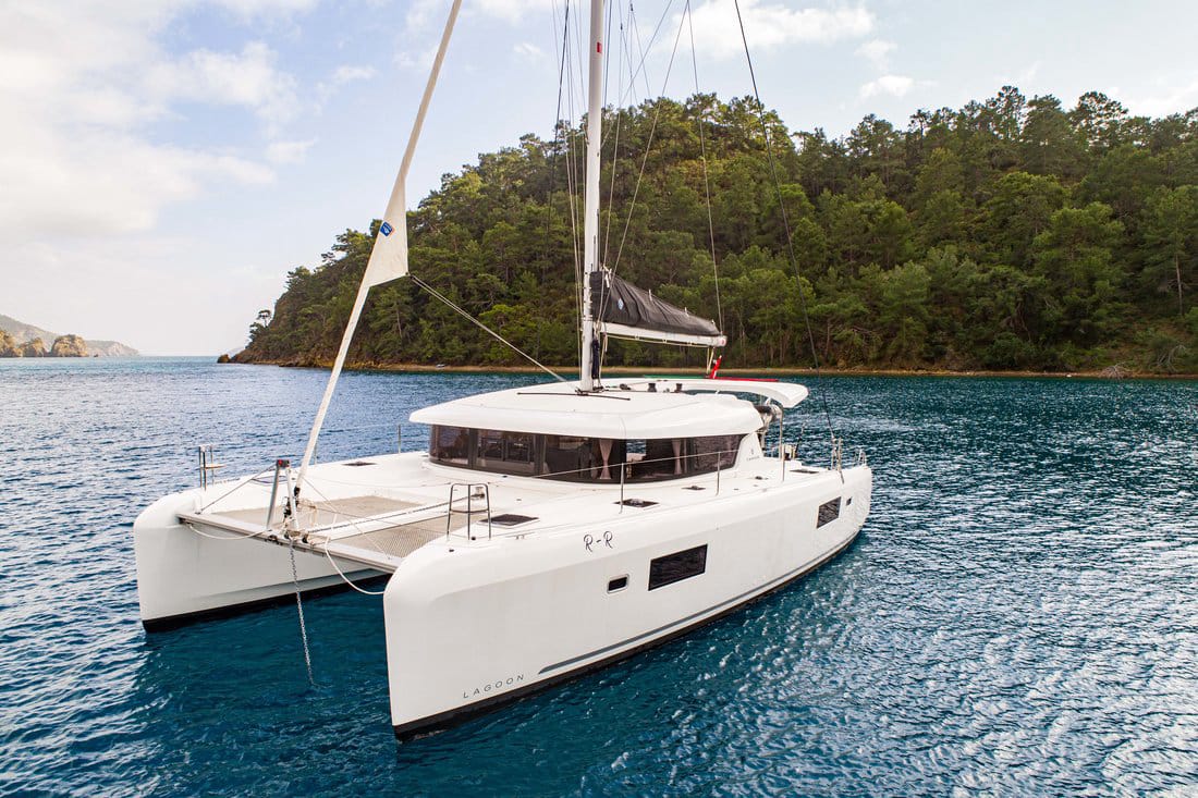 Lagoon Catamaran Charter for 10 Guest in Göcek #611023 | Rotaneta